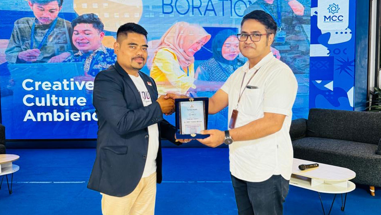 Melihat Industri Secara Langsung: SMK Tunas Media Gelar Kunjungan ke ...